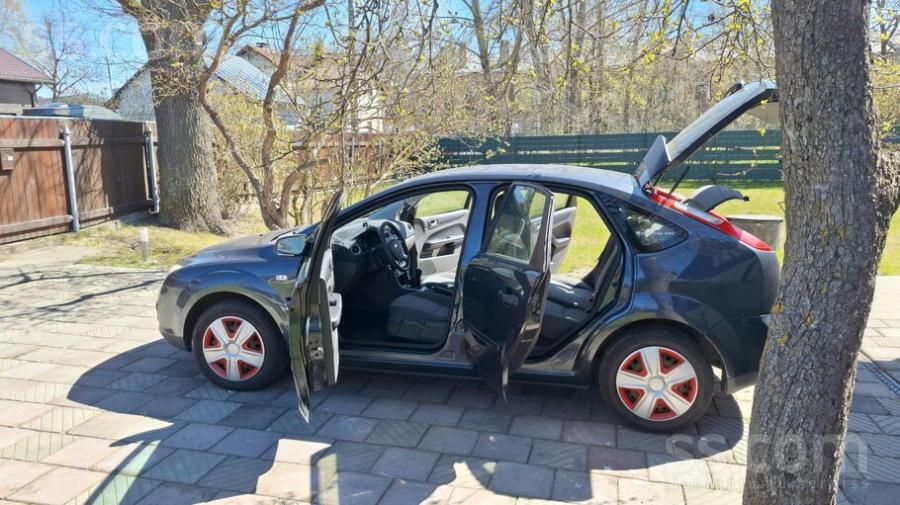 Pelēks Ford Focus 2007 Rīga, ar dzinēja tilpumu 1.80 L un nobraukumu 175 tūkst. km par 1500 €, foto 17 vietnē AUTOMOTO.COM.LV