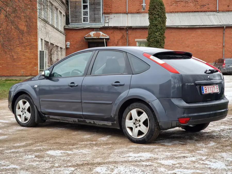 Pelēks Ford Focus 2007 Grobiņa, ar dzinēja tilpumu 1.60 L un nobraukumu 327 tūkst. km par 1200 €, foto 4 vietnē AUTOMOTO.COM.LV