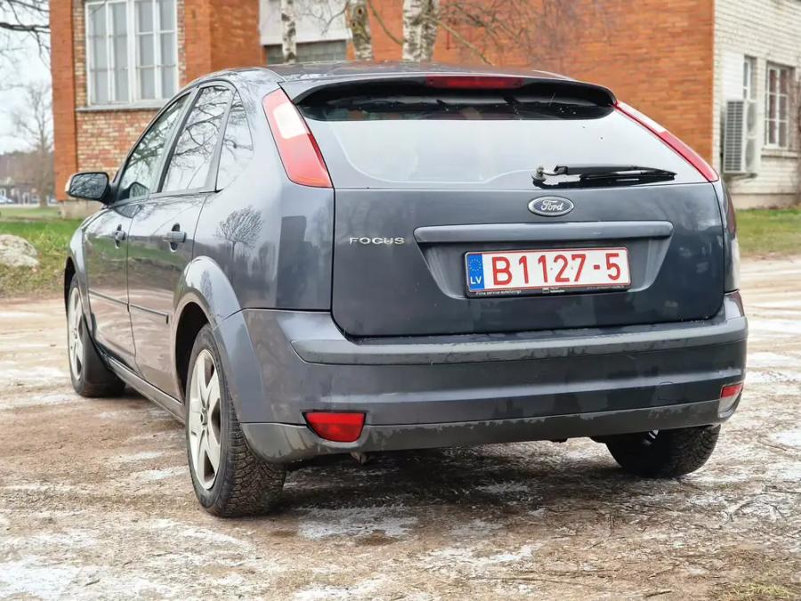 Pelēks Ford Focus 2007 Grobiņa, ar dzinēja tilpumu 1.60 L un nobraukumu 327 tūkst. km par 1200 €, foto 5 vietnē AUTOMOTO.COM.LV