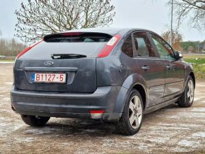 Pelēks Ford Focus 2007 Grobiņa, ar dzinēja tilpumu 1.60 L un nobraukumu 327 tūkst. km par 1200 €, foto 6 vietnē AUTOMOTO.COM.LV