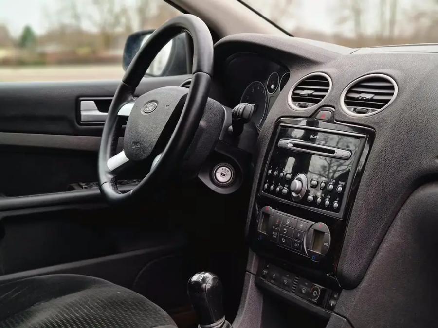 Pelēks Ford Focus 2007 Grobiņa, ar dzinēja tilpumu 1.60 L un nobraukumu 327 tūkst. km par 1200 €, foto 10 vietnē AUTOMOTO.COM.LV