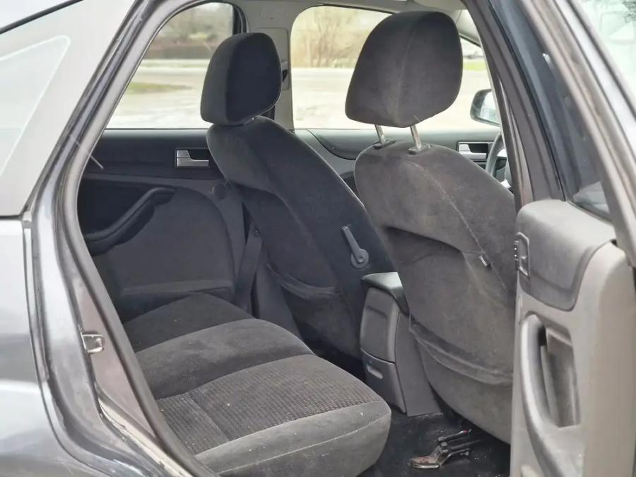 Pelēks Ford Focus 2007 Grobiņa, ar dzinēja tilpumu 1.60 L un nobraukumu 327 tūkst. km par 1200 €, foto 12 vietnē AUTOMOTO.COM.LV
