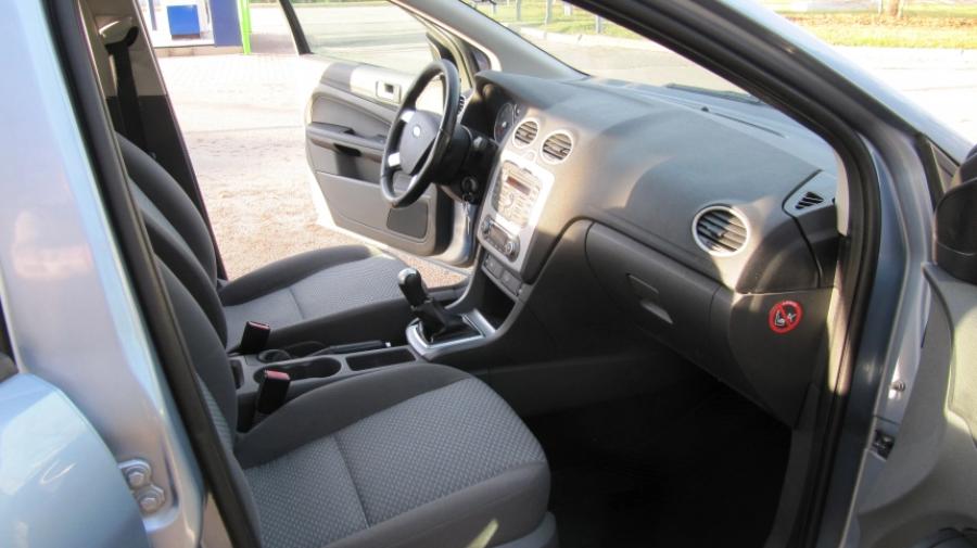 Grey Ford Focus 2007 in Riga, with an engine capacity of 1.60 L and mileage of 154 thousand km for 2250 €, photo 8 on AUTOMOTO.COM.LV