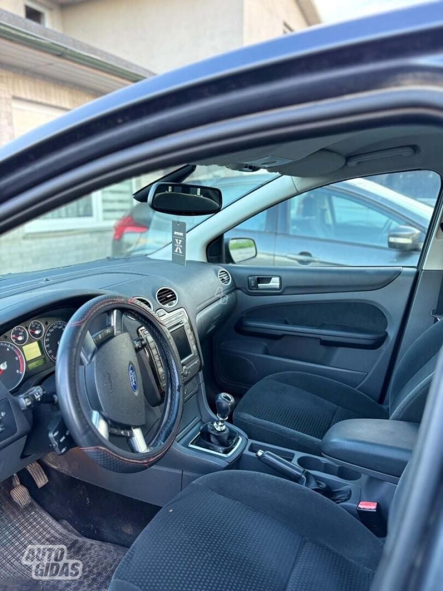 Grey Ford Focus 2007 in Silute, with an engine capacity of 2.00 L and mileage of 204 thousand km for 1500 €, photo 7 on AUTOMOTO.COM.LV
