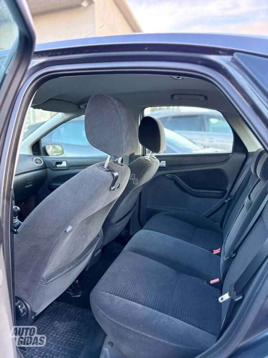 Grey Ford Focus 2007 in Silute, with an engine capacity of 2.00 L and mileage of 204 thousand km for 1500 €, photo 8 on AUTOMOTO.COM.LV