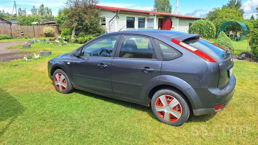 Pelēks Ford Focus 2007 Rīga, ar dzinēja tilpumu 1.80 L un nobraukumu 178 tūkst. km par 1800 €, foto 5 vietnē AUTOMOTO.COM.LV