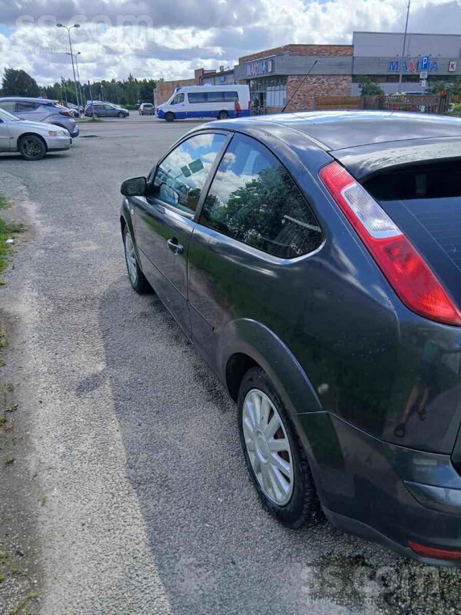 Grey Ford Focus 2007 in Kuldiga, with an engine capacity of 1.80 L and mileage of 242 thousand km for 1500 €, photo 6 on AUTOMOTO.COM.LV