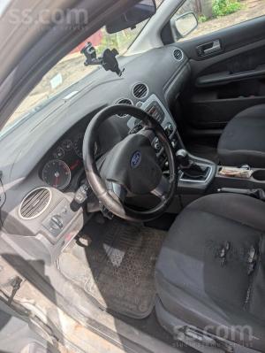 Grey Ford Focus 2007 in Jelgava, with an engine capacity of 1.60 L and mileage of 282 thousand km for 1000 €, photo 5 on AUTOMOTO.COM.LV