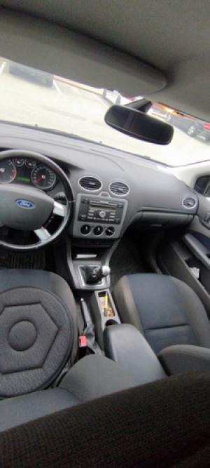 Pelēks Ford Focus 2007 Kohtla-Jerve, ar dzinēja tilpumu 1.80 L un nobraukumu 245 tūkst. km par 1750 €, foto 9 vietnē AUTOMOTO.COM.LV