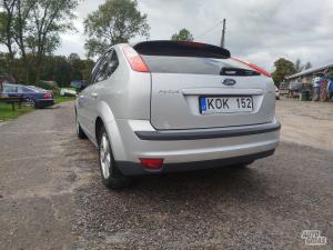 Pelēks Ford Focus 2007 Kretinga, ar dzinēja tilpumu 1.60 L un nobraukumu 236 tūkst. km par 950 €, foto 5 vietnē AUTOMOTO.COM.LV