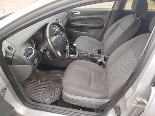 Grey Ford Focus 2007 in Kretinga, with an engine capacity of 1.60 L and mileage of 236 thousand km for 950 €, photo 9 on AUTOMOTO.COM.LV