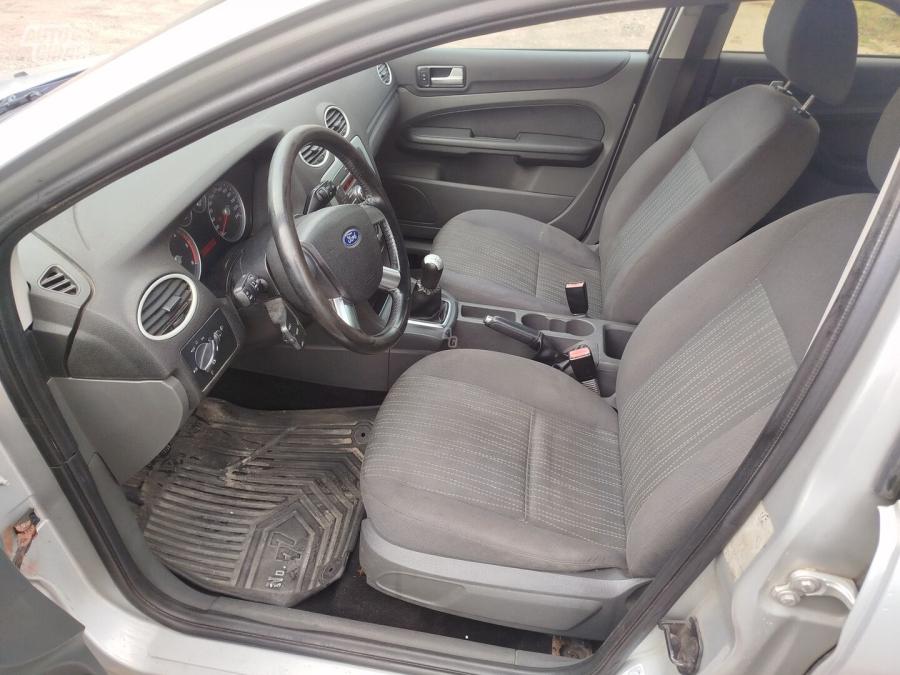Pelēks Ford Focus 2007 Kretinga, ar dzinēja tilpumu 1.60 L un nobraukumu 236 tūkst. km par 950 €, foto 9 vietnē AUTOMOTO.COM.LV