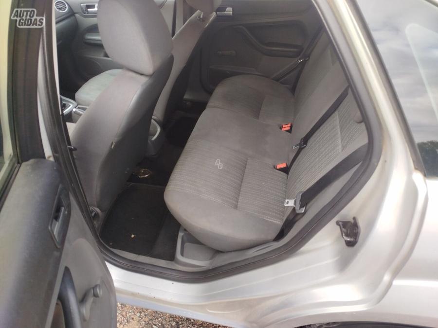 Pelēks Ford Focus 2007 Kretinga, ar dzinēja tilpumu 1.60 L un nobraukumu 236 tūkst. km par 950 €, foto 14 vietnē AUTOMOTO.COM.LV