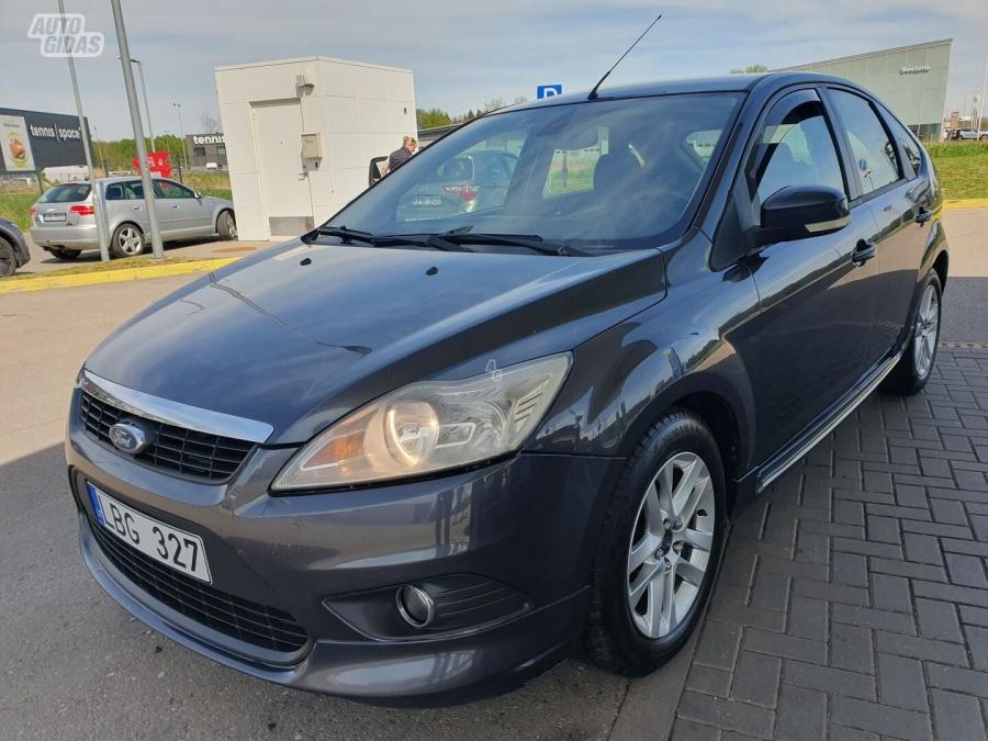 Grey Ford Focus 2008 in Kaunas, with an engine capacity of 1.60 L and mileage of 300 thousand km for 1850 €, photo 1 on AUTOMOTO.COM.LV