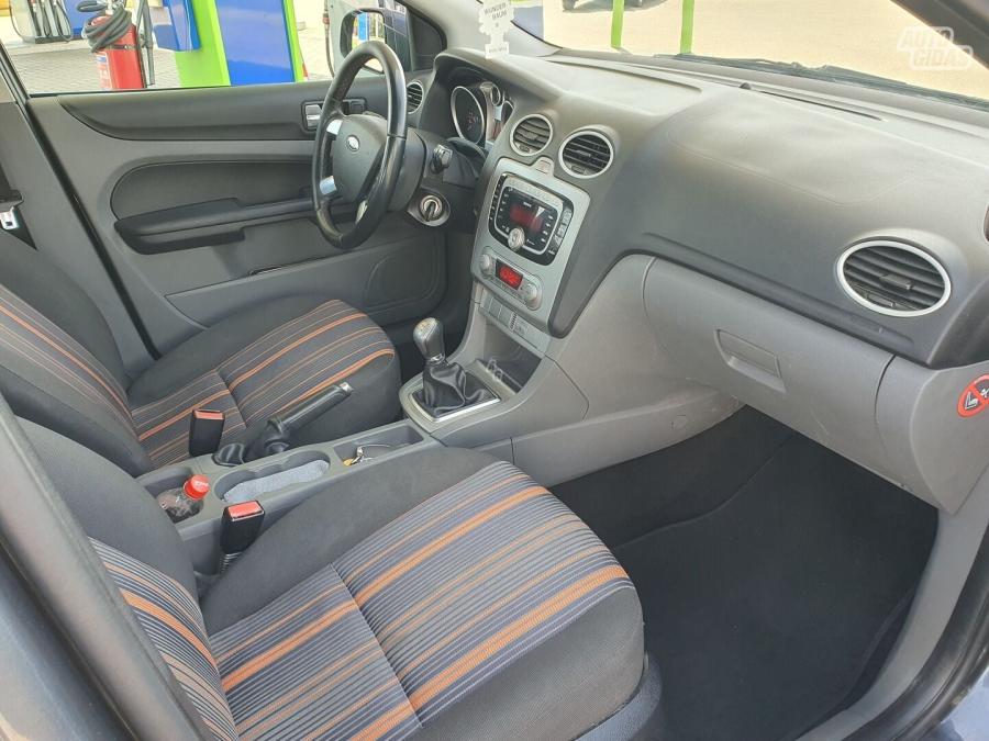 Grey Ford Focus 2008 in Kaunas, with an engine capacity of 1.60 L and mileage of 300 thousand km for 1850 €, photo 9 on AUTOMOTO.COM.LV