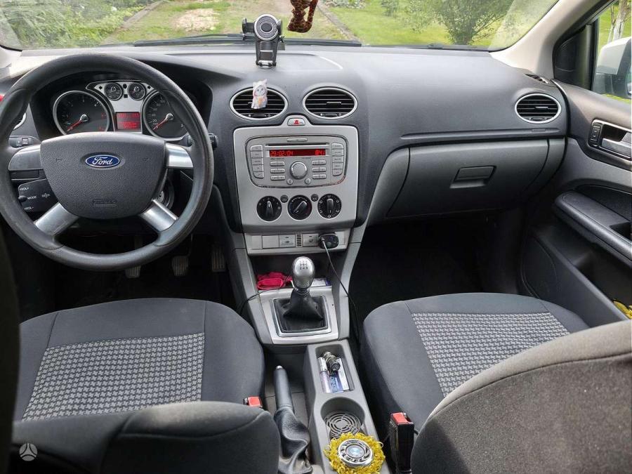Pelēks Ford Focus 2008 Šauļi, ar dzinēja tilpumu 1.60 L un nobraukumu 338 tūkst. km par 1500 €, foto 1 vietnē AUTOMOTO.COM.LV