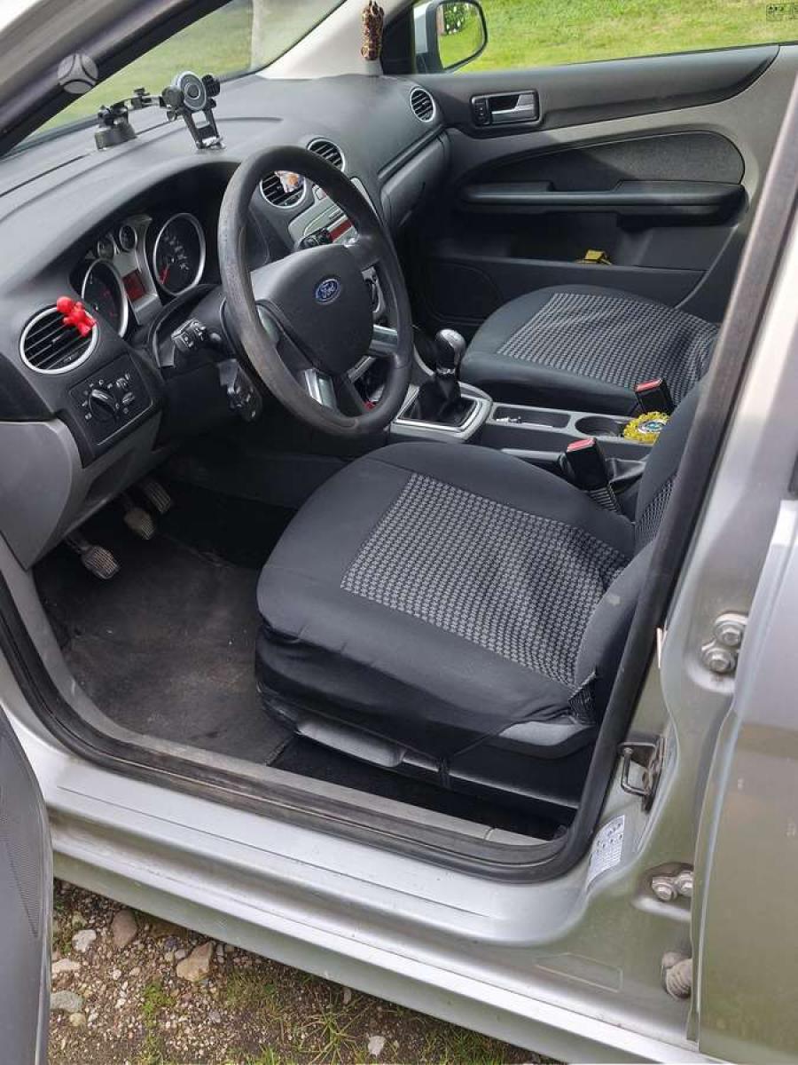 Pelēks Ford Focus 2008 Šauļi, ar dzinēja tilpumu 1.60 L un nobraukumu 338 tūkst. km par 1500 €, foto 3 vietnē AUTOMOTO.COM.LV