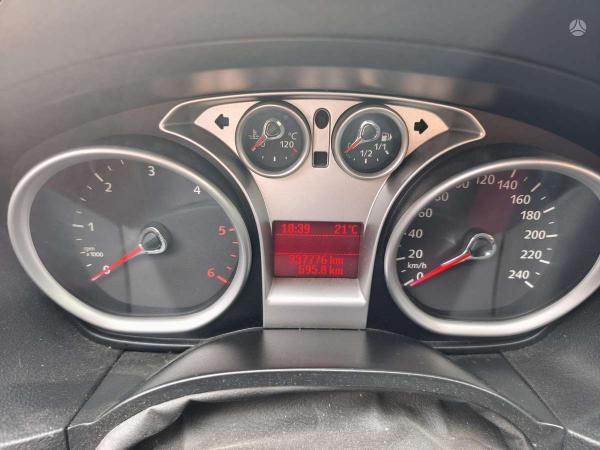 Grey Ford Focus 2008 in Siauliai, with an engine capacity of 1.60 L and mileage of 338 thousand km for 1500 €, photo 3 on AUTOMOTO.COM.LV