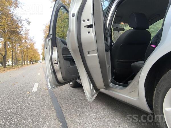 Grey Ford Focus 2008 in Daugavpils, with an engine capacity of 1.60 L and mileage of 229 thousand km for 1550 €, photo 8 on AUTOMOTO.COM.LV