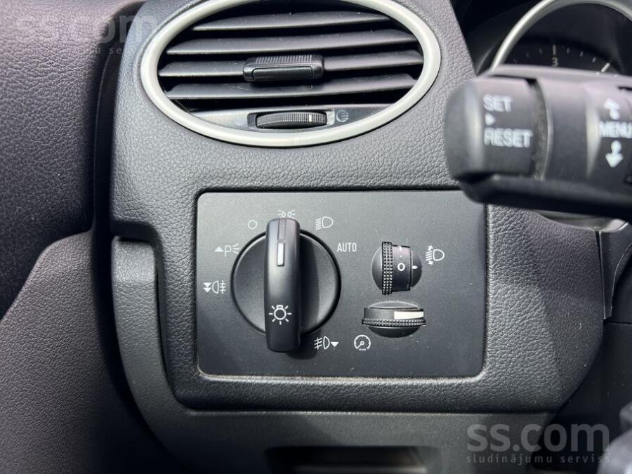 Pelēks Ford Focus 2009 Limbaži, ar dzinēja tilpumu 2.00 L un nobraukumu 220 tūkst. km par 3550 €, foto 19 vietnē AUTOMOTO.COM.LV