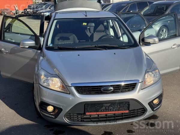 Grey Ford Focus 2009 in Riga, with an engine capacity of 1.60 L and mileage of 208 thousand km for 2650 €, photo 2 on AUTOMOTO.COM.LV