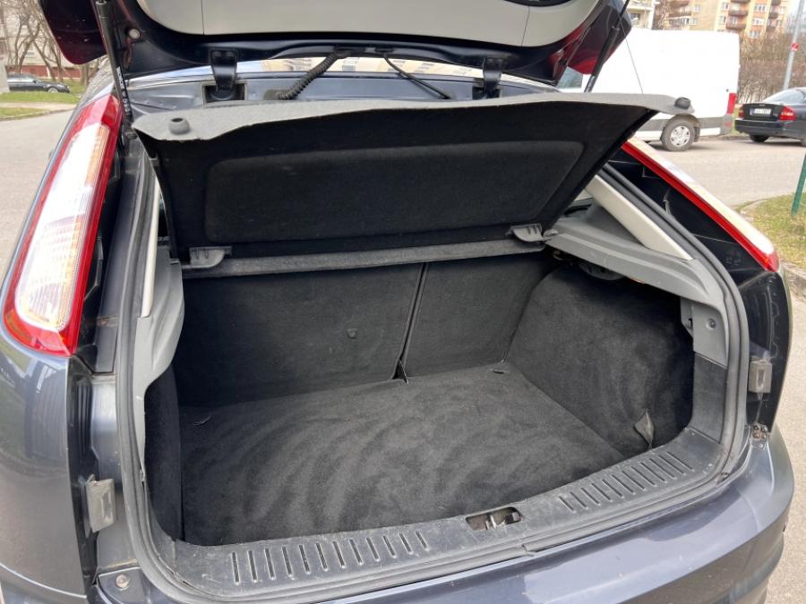Grey Ford Focus 2009 in Riga, with an engine capacity of 2.00 L and mileage of 220 thousand km for 3850 €, photo 7 on AUTOMOTO.COM.LV