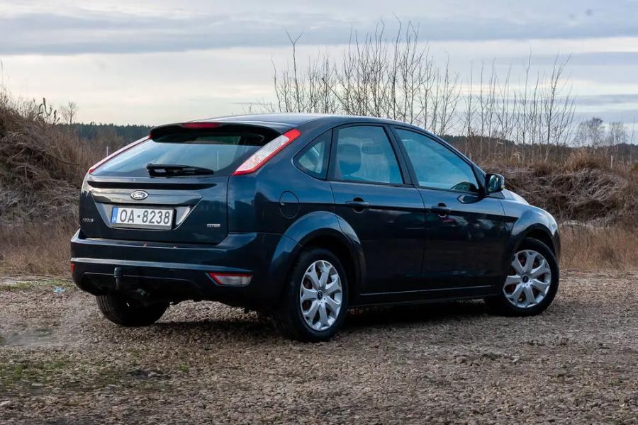 Pelēks Ford Focus 2009 Rīga, ar dzinēja tilpumu 1.60 L un nobraukumu 186 tūkst. km par 3295 €, foto 5 vietnē AUTOMOTO.COM.LV