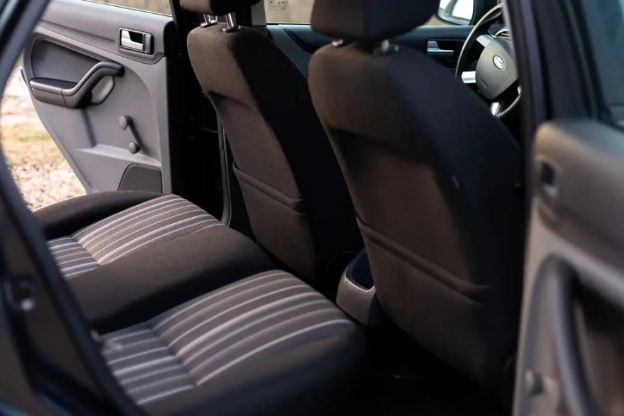 Pelēks Ford Focus 2009 Rīga, ar dzinēja tilpumu 1.60 L un nobraukumu 186 tūkst. km par 3295 €, foto 13 vietnē AUTOMOTO.COM.LV