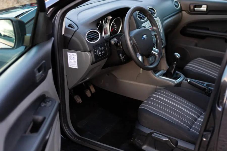 Pelēks Ford Focus 2009 Rīga, ar dzinēja tilpumu 1.60 L un nobraukumu 186 tūkst. km par 3295 €, foto 14 vietnē AUTOMOTO.COM.LV