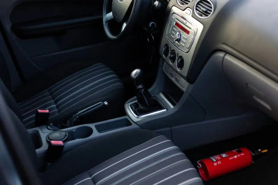 Pelēks Ford Focus 2009 Rīga, ar dzinēja tilpumu 1.60 L un nobraukumu 186 tūkst. km par 3295 €, foto 19 vietnē AUTOMOTO.COM.LV