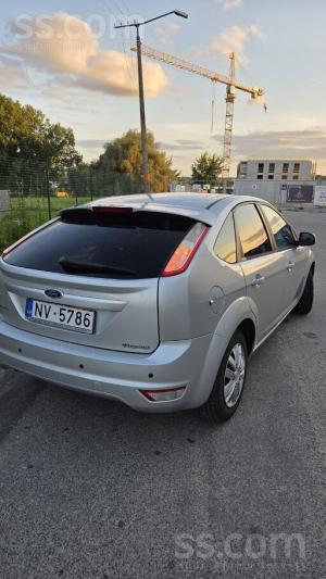 Pelēks Ford Focus 2009 Rīga, ar dzinēja tilpumu 1.60 L un nobraukumu 187 tūkst. km par 2400 €, foto 5 vietnē AUTOMOTO.COM.LV