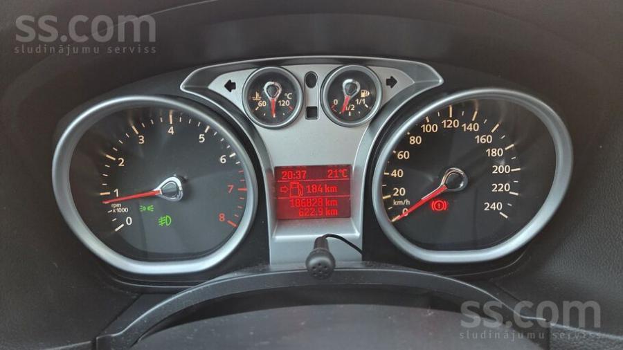 Pelēks Ford Focus 2009 Rīga, ar dzinēja tilpumu 1.60 L un nobraukumu 187 tūkst. km par 2400 €, foto 7 vietnē AUTOMOTO.COM.LV