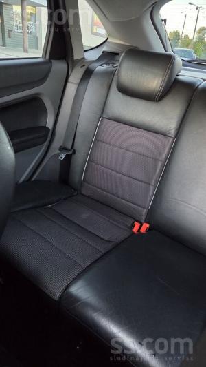 Pelēks Ford Focus 2009 Rīga, ar dzinēja tilpumu 1.60 L un nobraukumu 187 tūkst. km par 2400 €, foto 9 vietnē AUTOMOTO.COM.LV