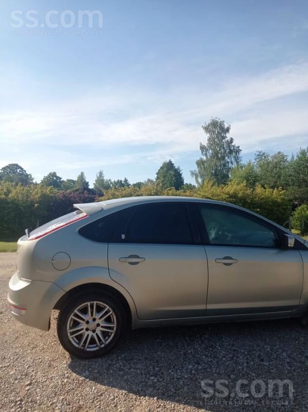 Ford Focus 2009 Talsi vietnē Pelēks Ford Focus 2009 Talsi, ar dzinēja tilpumu 1.60 L un nobraukumu 305 tūkst. km par 2000 €, foto 6 vietnē AUTOMOTO.COM.LV