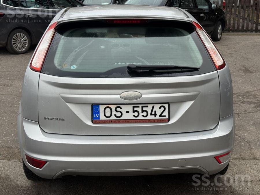 Pelēks Ford Focus 2009 Rīga, ar dzinēja tilpumu 1.60 L un nobraukumu 206 tūkst. km par 2850 €, foto 4 vietnē AUTOMOTO.COM.LV