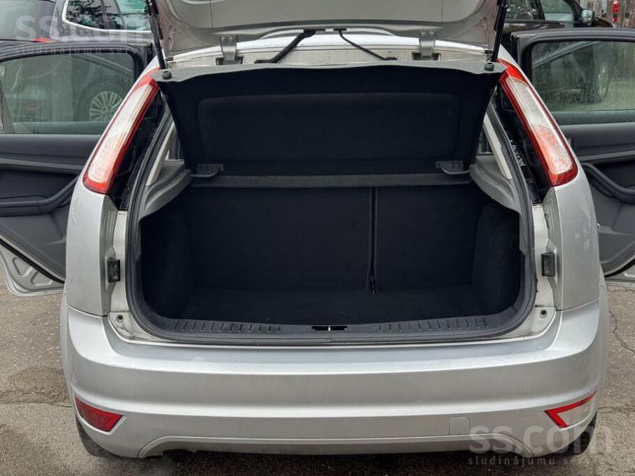 Pelēks Ford Focus 2009 Rīga, ar dzinēja tilpumu 1.60 L un nobraukumu 206 tūkst. km par 2850 €, foto 7 vietnē AUTOMOTO.COM.LV