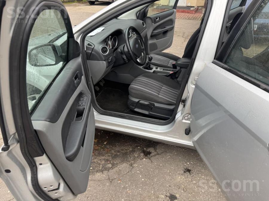Pelēks Ford Focus 2009 Rīga, ar dzinēja tilpumu 1.60 L un nobraukumu 206 tūkst. km par 2850 €, foto 12 vietnē AUTOMOTO.COM.LV