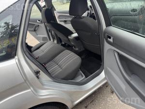 Pelēks Ford Focus 2009 Rīga, ar dzinēja tilpumu 1.60 L un nobraukumu 206 tūkst. km par 2850 €, foto 26 vietnē AUTOMOTO.COM.LV