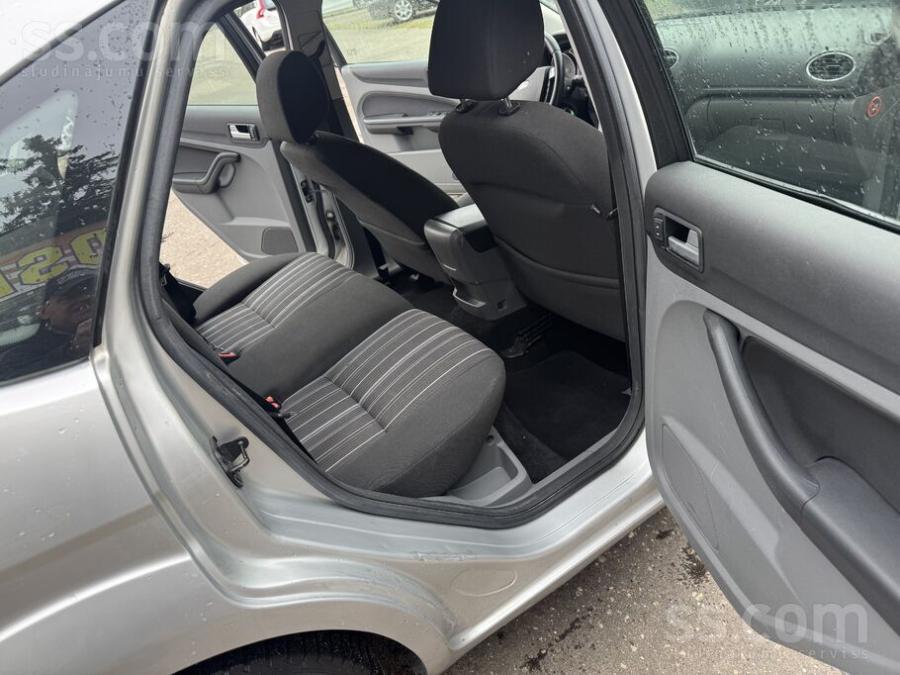 Pelēks Ford Focus 2009 Rīga, ar dzinēja tilpumu 1.60 L un nobraukumu 206 tūkst. km par 2850 €, foto 26 vietnē AUTOMOTO.COM.LV