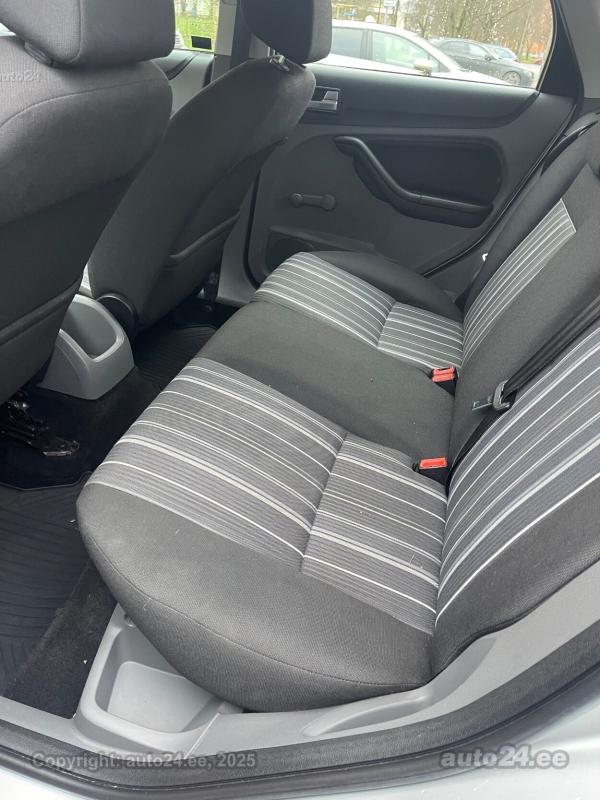 Pelēks Ford Focus 2010 Tallina, ar dzinēja tilpumu 1.60 L un nobraukumu 169 tūkst. km par 3200 €, foto 11 vietnē AUTOMOTO.COM.LV