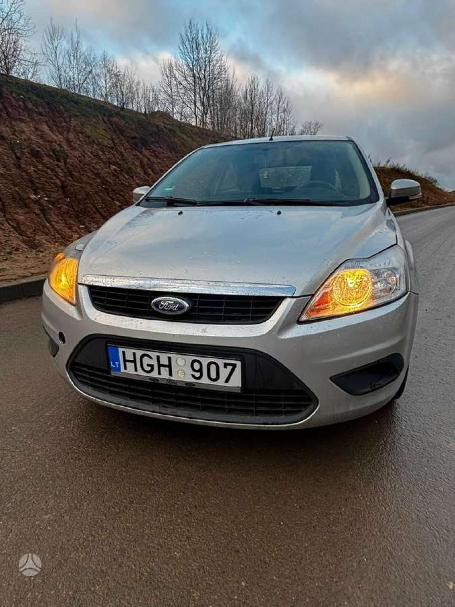 Pelēks Ford Focus 2010 Viļņa, ar dzinēja tilpumu 1.56 L un nobraukumu 323 tūkst. km par 1100 €, foto 1 vietnē AUTOMOTO.COM.LV