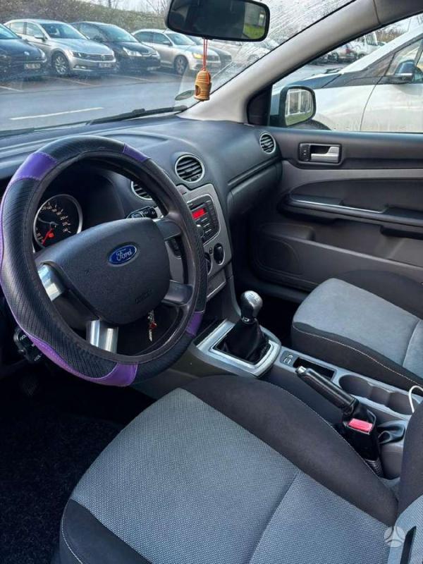 Pelēks Ford Focus 2010 Viļņa, ar dzinēja tilpumu 1.56 L un nobraukumu 323 tūkst. km par 1100 €, foto 2 vietnē AUTOMOTO.COM.LV