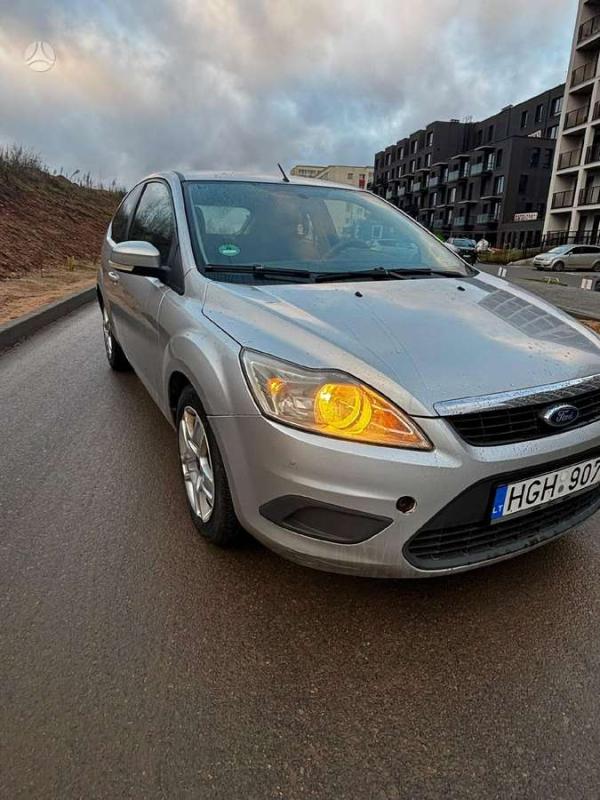Pelēks Ford Focus 2010 Viļņa, ar dzinēja tilpumu 1.56 L un nobraukumu 323 tūkst. km par 1100 €, foto 4 vietnē AUTOMOTO.COM.LV