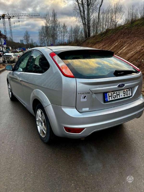 Pelēks Ford Focus 2010 Viļņa, ar dzinēja tilpumu 1.56 L un nobraukumu 323 tūkst. km par 1100 €, foto 5 vietnē AUTOMOTO.COM.LV