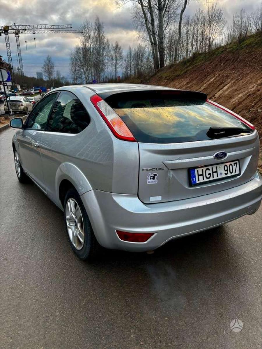 Pelēks Ford Focus 2010 Viļņa, ar dzinēja tilpumu 1.56 L un nobraukumu 323 tūkst. km par 1100 €, foto 5 vietnē AUTOMOTO.COM.LV