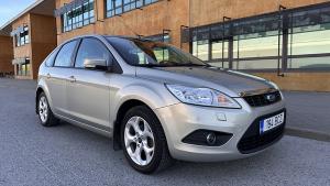 Pelēks Ford Focus 2010 Tallina, ar dzinēja tilpumu 1.60 L un nobraukumu 214 tūkst. km par 2190 €, foto  vietnē AUTOMOTO.COM.LV