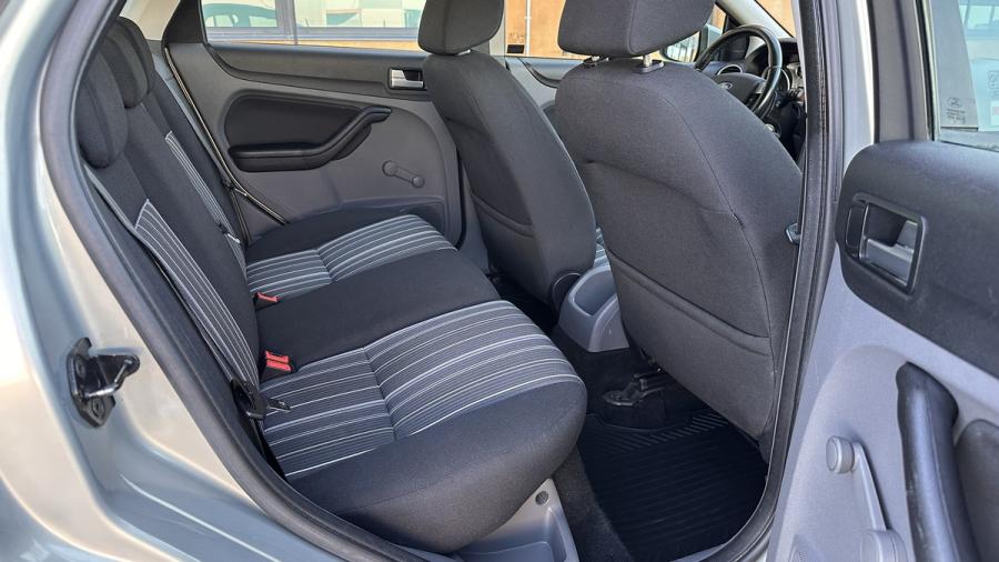 Pelēks Ford Focus 2010 Tallina, ar dzinēja tilpumu 1.60 L un nobraukumu 214 tūkst. km par 2190 €, foto 18 vietnē AUTOMOTO.COM.LV