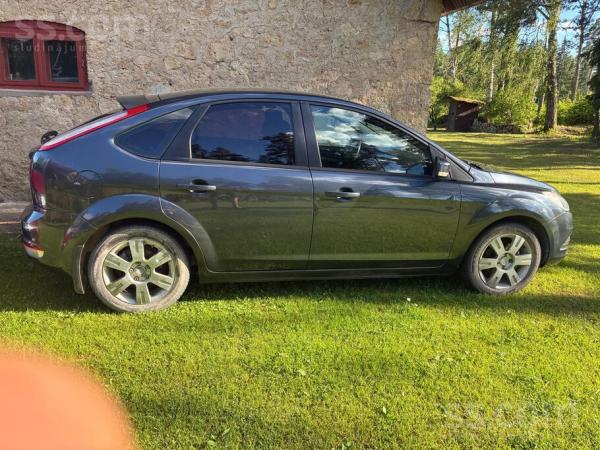 Pelēks Ford Focus 2010 Jēkabpils, ar dzinēja tilpumu 1.60 L un nobraukumu 221 tūkst. km par 2850 €, foto 1 vietnē AUTOMOTO.COM.LV