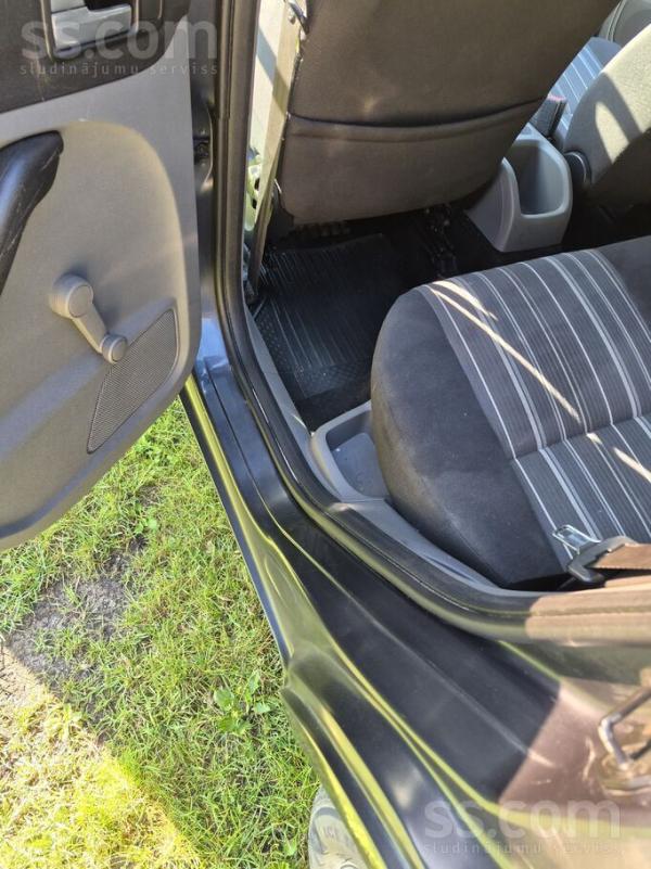 Pelēks Ford Focus 2010 Jēkabpils, ar dzinēja tilpumu 1.60 L un nobraukumu 221 tūkst. km par 2850 €, foto 3 vietnē AUTOMOTO.COM.LV