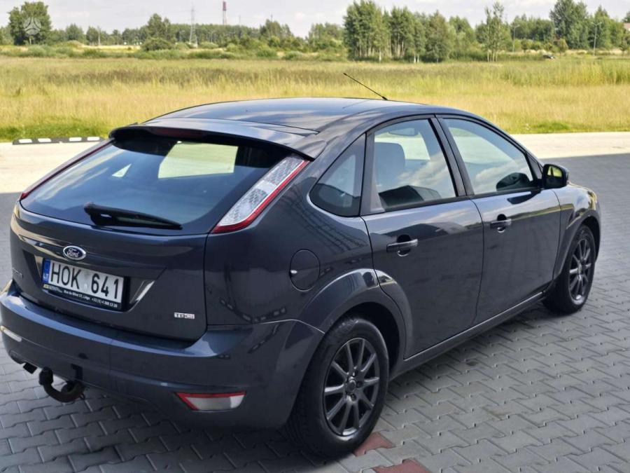Pelēks Ford Focus 2010 Šauļi, ar dzinēja tilpumu 1.60 L un nobraukumu 350 tūkst. km par 1250 €, foto 5 vietnē AUTOMOTO.COM.LV